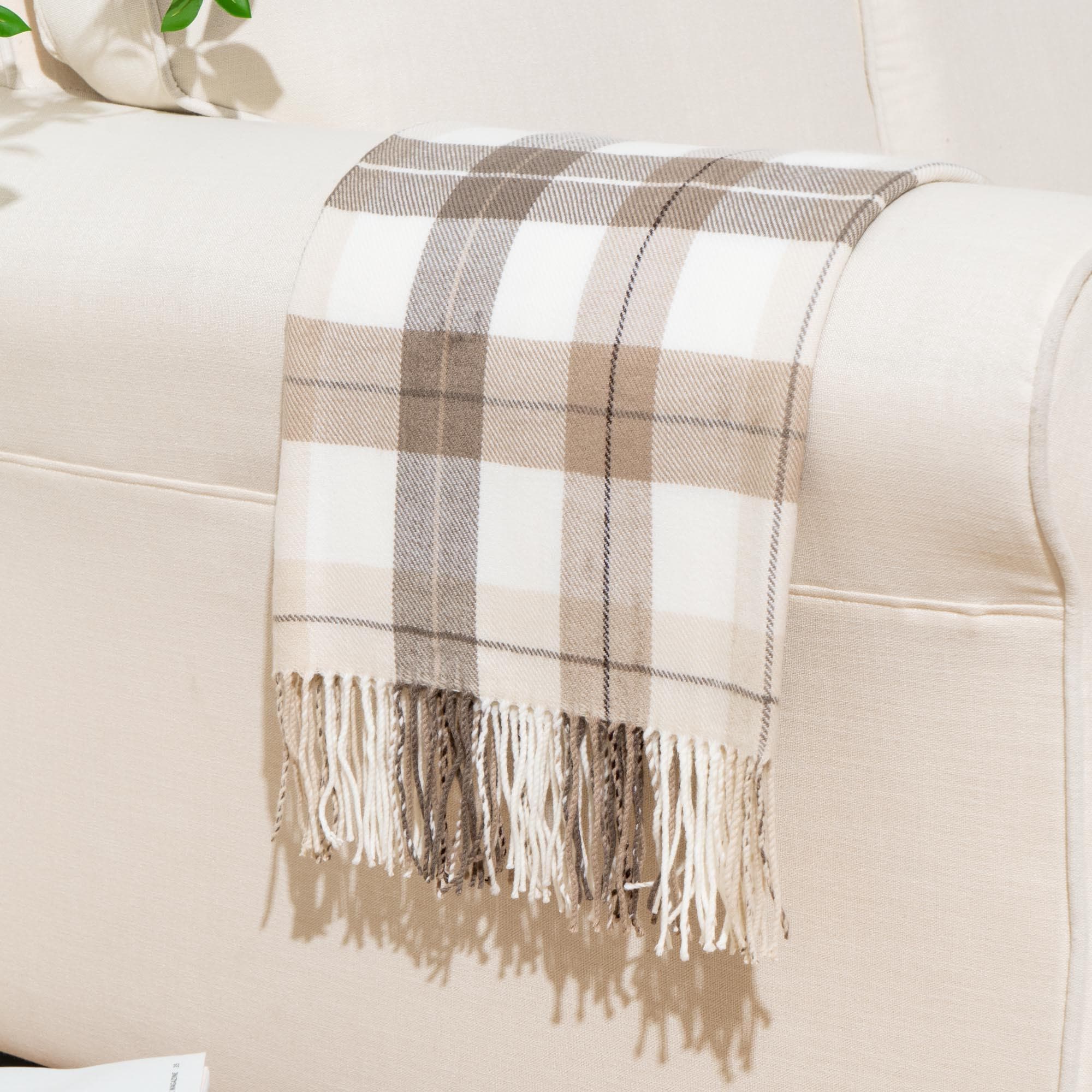Farmhouse Plaid Throw | BATTILO HOME